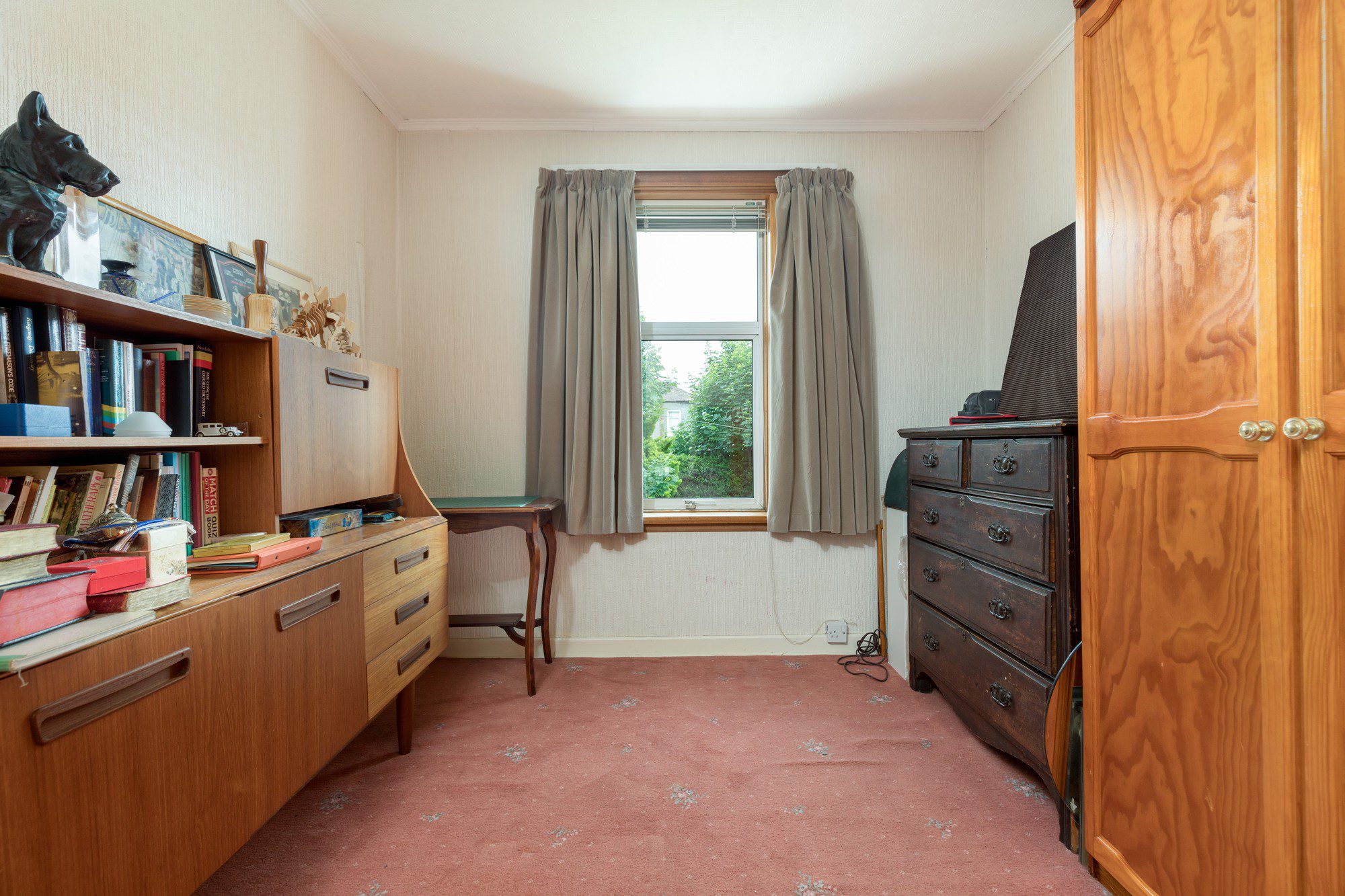 The Oval, Stamperland - Nicol Estate Agents